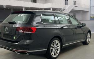 Melns Volkswagen Passat 2022 Viļņa, ar dzinēja tilpumu 1.50 L un nobraukumu 151 tūkst. km par 18515 €, foto 3 vietnē AUTOMOTO.COM.LV