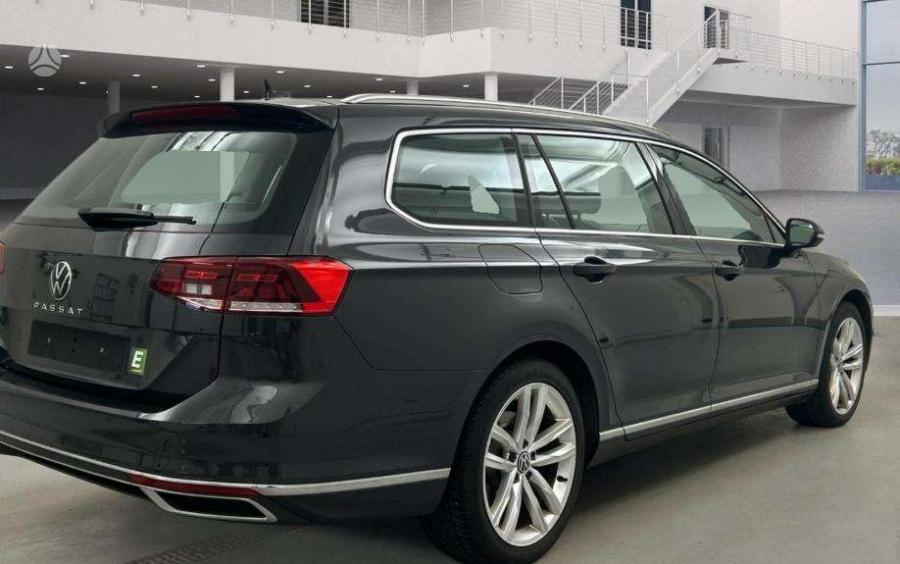 Melns Volkswagen Passat 2022 Viļņa, ar dzinēja tilpumu 1.50 L un nobraukumu 151 tūkst. km par 18515 €, foto 3 vietnē AUTOMOTO.COM.LV
