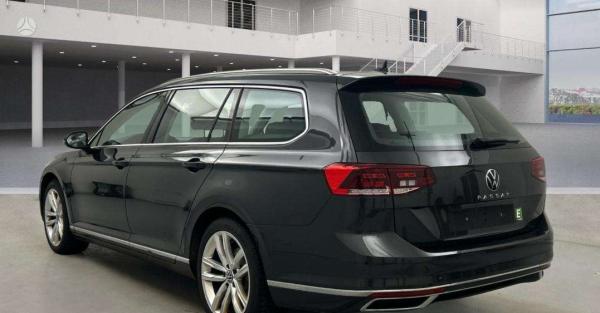 Melns Volkswagen Passat 2022 Viļņa, ar dzinēja tilpumu 1.50 L un nobraukumu 151 tūkst. km par 18515 €, foto 4 vietnē AUTOMOTO.COM.LV