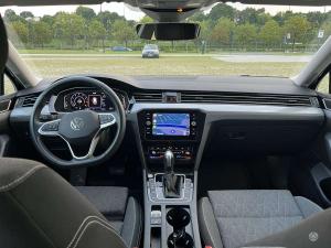 Black Volkswagen Passat 2022 in Vilnius, with an engine capacity of 1.50 L and mileage of 52 thousand km for 21500 €, photo 9 on AUTOMOTO.COM.LV
