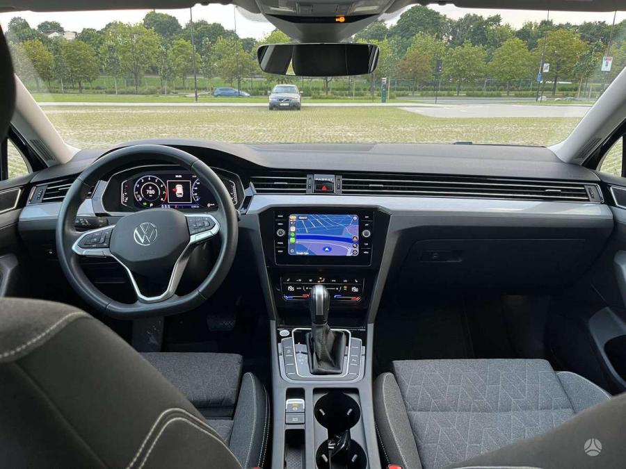 Black Volkswagen Passat 2022 in Vilnius, with an engine capacity of 1.50 L and mileage of 52 thousand km for 21500 €, photo 9 on AUTOMOTO.COM.LV