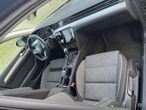 Black Volkswagen Passat 2022 in Vilnius, with an engine capacity of 1.50 L and mileage of 52 thousand km for 21500 €, photo 12 on AUTOMOTO.COM.LV