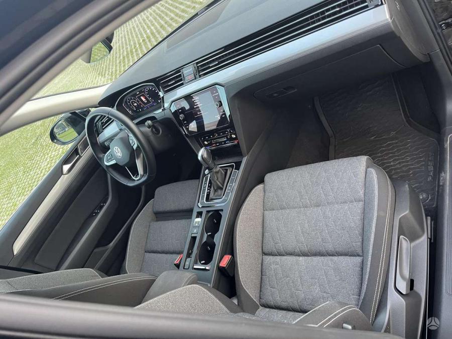 Black Volkswagen Passat 2022 in Vilnius, with an engine capacity of 1.50 L and mileage of 52 thousand km for 21500 €, photo 12 on AUTOMOTO.COM.LV