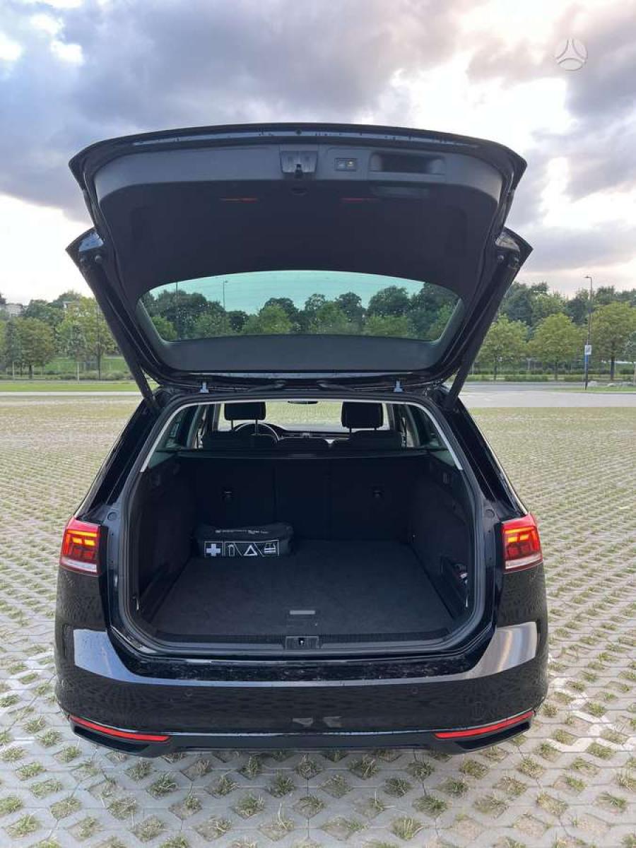 Black Volkswagen Passat 2022 in Vilnius, with an engine capacity of 1.50 L and mileage of 52 thousand km for 21500 €, photo 13 on AUTOMOTO.COM.LV