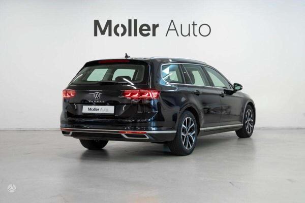 Black Volkswagen Passat 2022 in Vilnius, with an engine capacity of 2.00 L and mileage of 106 thousand km for 23900 €, photo 3 on AUTOMOTO.COM.LV