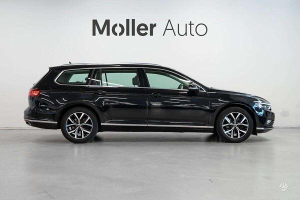 Black Volkswagen Passat 2022 in Vilnius, with an engine capacity of 2.00 L and mileage of 106 thousand km for 23900 €, photo 4 on AUTOMOTO.COM.LV