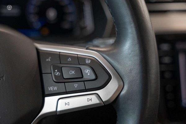 Black Volkswagen Passat 2022 in Vilnius, with an engine capacity of 2.00 L and mileage of 106 thousand km for 23900 €, photo 10 on AUTOMOTO.COM.LV