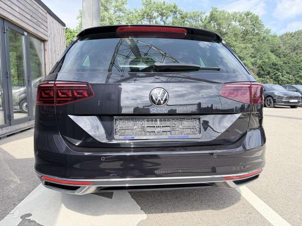 Black Volkswagen Passat 2022 in Vilnius, with an engine capacity of 1.40 L and mileage of 164 thousand km for 18100 €, photo 6 on AUTOMOTO.COM.LV