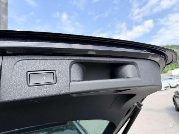 Black Volkswagen Passat 2022 in Vilnius, with an engine capacity of 1.40 L and mileage of 164 thousand km for 18100 €, photo 10 on AUTOMOTO.COM.LV