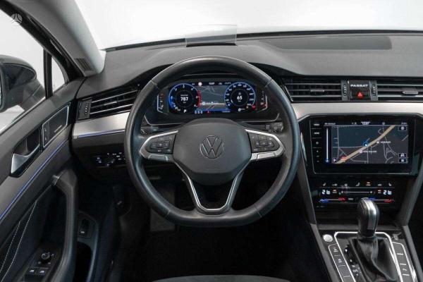 Black Volkswagen Passat 2022 in Vilnius, with an engine capacity of 2.00 L and mileage of 140 thousand km for 23900 €, photo 9 on AUTOMOTO.COM.LV