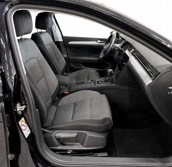 Volkswagen Passat 2022 in Kaunas on AUTOMOTO.COM.LV Black Volkswagen Passat 2022 in Kaunas, with an engine capacity of 1.97 L and mileage of 127 thousand km for 17900 €, photo 6 on AUTOMOTO.COM.LV