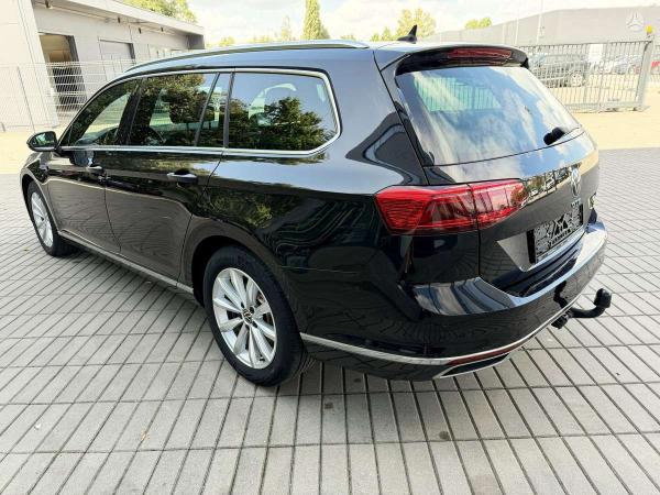 Volkswagen Passat 2022 in Kaunas on AUTOMOTO.COM.LV Black Volkswagen Passat 2022 in Kaunas, with an engine capacity of 1.40 L and mileage of 174 thousand km for 16500 €, photo 5 on AUTOMOTO.COM.LV