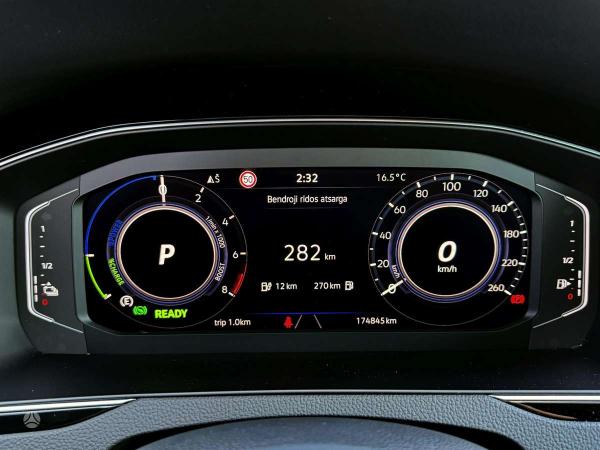 Volkswagen Passat 2022 in Kaunas on AUTOMOTO.COM.LV Black Volkswagen Passat 2022 in Kaunas, with an engine capacity of 1.40 L and mileage of 174 thousand km for 16500 €, photo 8 on AUTOMOTO.COM.LV