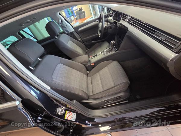 Black Volkswagen Passat 2022 in Tartu, with an engine capacity of 2.00 L and mileage of 194 thousand km for 17990 €, photo 9 on AUTOMOTO.COM.LV