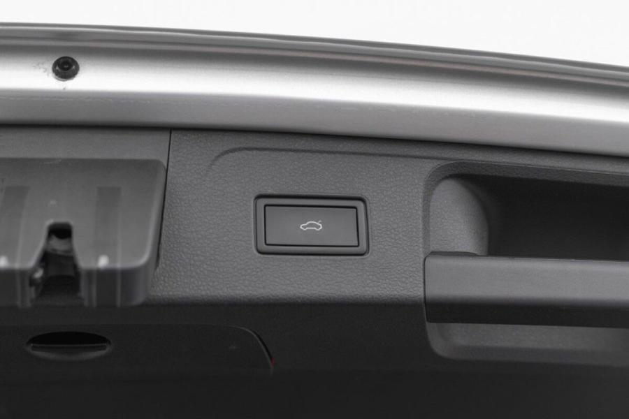 Melns Volkswagen Passat 2022 Viļņa, ar dzinēja tilpumu 2.00 L un nobraukumu 144 tūkst. km par 21150 €, foto 24 vietnē AUTOMOTO.COM.LV