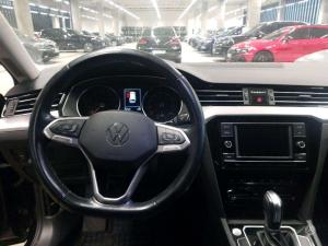 Black Volkswagen Passat 2023 in Vilnius, with an engine capacity of 1.50 L and mileage of 117 thousand km for 19239 €, photo 6 on AUTOMOTO.COM.LV