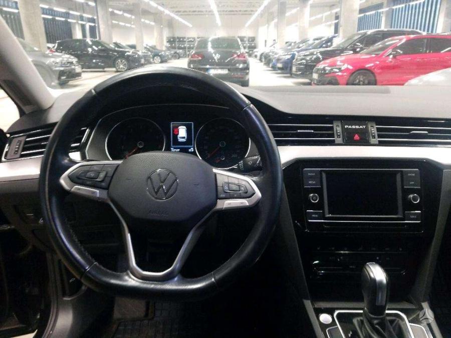 Black Volkswagen Passat 2023 in Vilnius, with an engine capacity of 1.50 L and mileage of 117 thousand km for 19239 €, photo 6 on AUTOMOTO.COM.LV