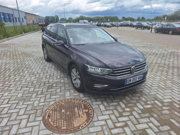 Black Volkswagen Passat 2023 in Taurage, with an engine capacity of 1.97 L and mileage of 300 thousand km for 12300 €, photo 2 on AUTOMOTO.COM.LV