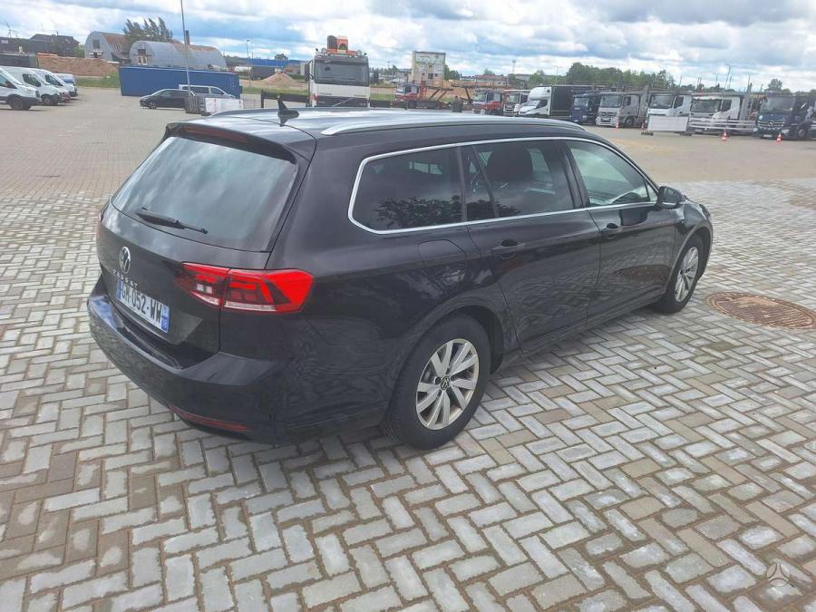 Black Volkswagen Passat 2023 in Taurage, with an engine capacity of 1.97 L and mileage of 300 thousand km for 12300 €, photo 4 on AUTOMOTO.COM.LV