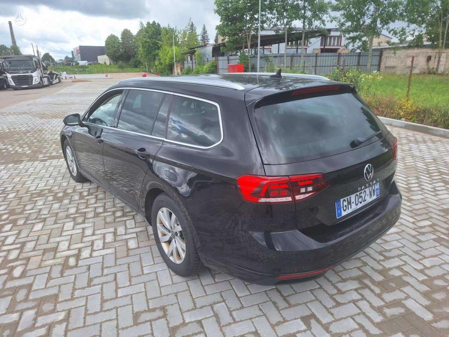Black Volkswagen Passat 2023 in Taurage, with an engine capacity of 1.97 L and mileage of 300 thousand km for 12300 €, photo 5 on AUTOMOTO.COM.LV