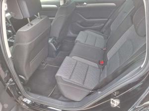 Black Volkswagen Passat 2023 in Taurage, with an engine capacity of 1.97 L and mileage of 300 thousand km for 12300 €, photo 7 on AUTOMOTO.COM.LV