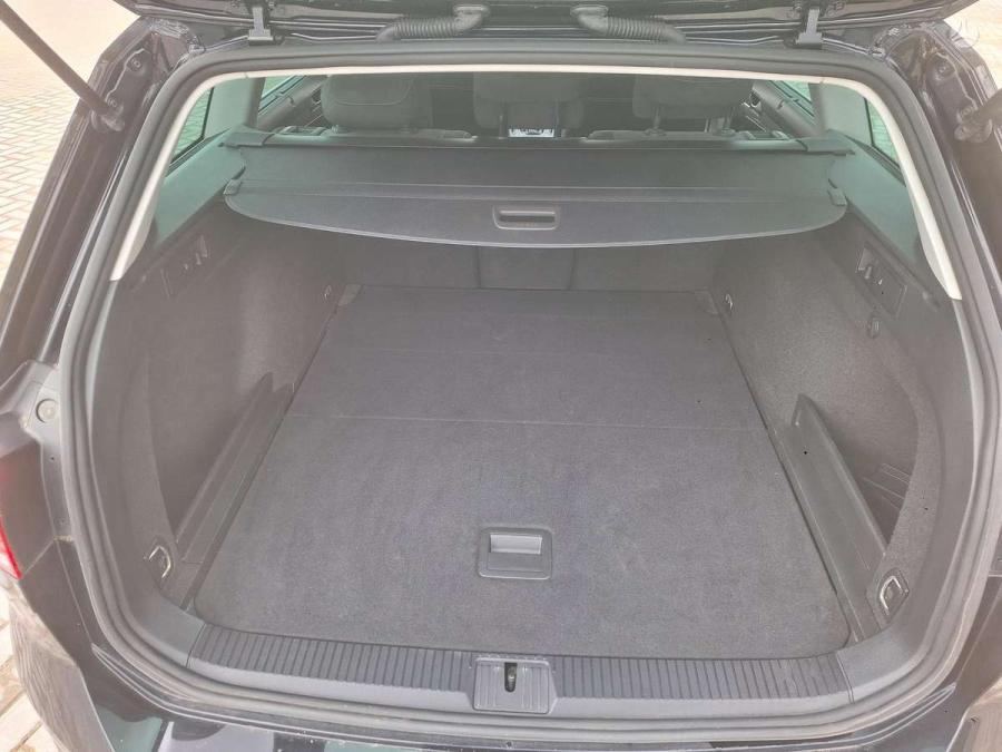 Black Volkswagen Passat 2023 in Taurage, with an engine capacity of 1.97 L and mileage of 300 thousand km for 12300 €, photo 10 on AUTOMOTO.COM.LV