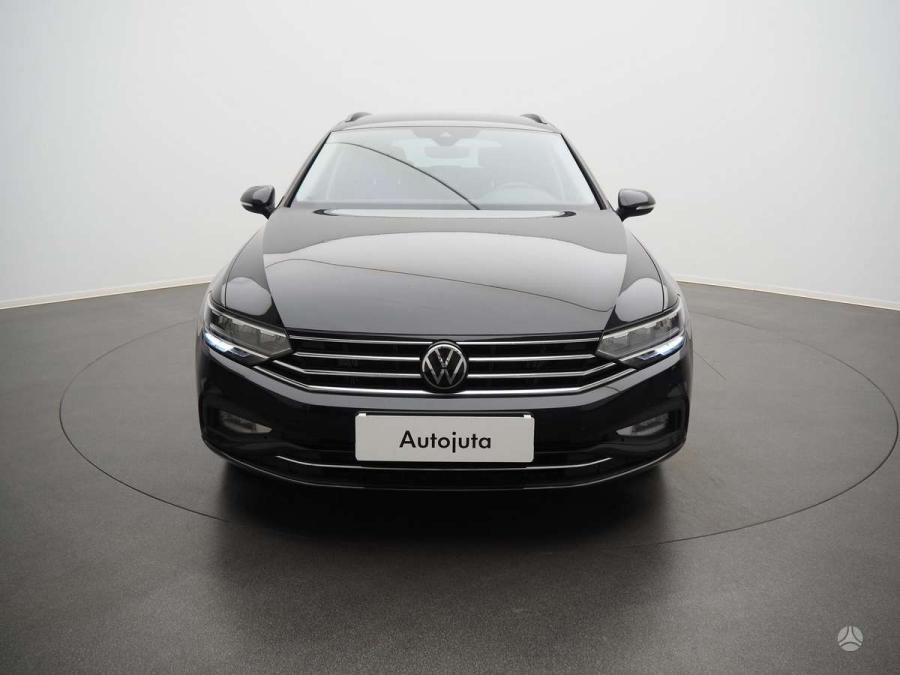 Black Volkswagen Passat 2023 in Vilnius, with an engine capacity of 1.97 L and mileage of 169 thousand km for 15600 €, photo 3 on AUTOMOTO.COM.LV