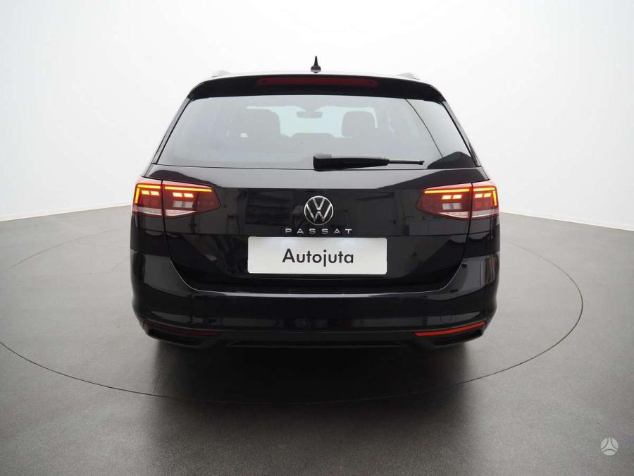Black Volkswagen Passat 2023 in Vilnius, with an engine capacity of 1.97 L and mileage of 169 thousand km for 15600 €, photo 6 on AUTOMOTO.COM.LV