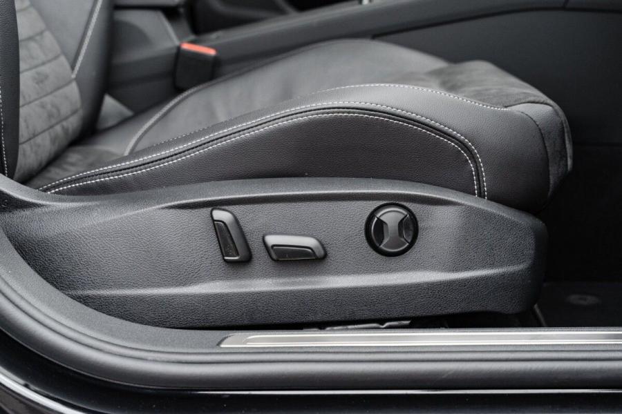Melns Volkswagen Passat 2023 Rīga, ar dzinēja tilpumu 2.00 L un nobraukumu 136 tūkst. km par 23750 €, foto 8 vietnē AUTOMOTO.COM.LV