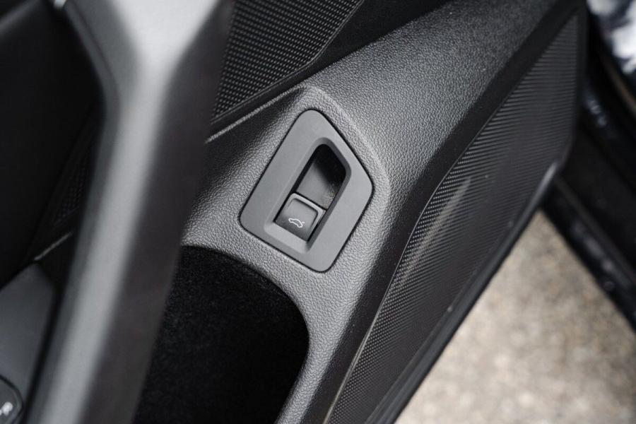 Melns Volkswagen Passat 2023 Rīga, ar dzinēja tilpumu 2.00 L un nobraukumu 136 tūkst. km par 23750 €, foto 15 vietnē AUTOMOTO.COM.LV