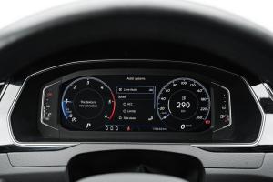 Melns Volkswagen Passat 2023 Rīga, ar dzinēja tilpumu 2.00 L un nobraukumu 136 tūkst. km par 23750 €, foto 22 vietnē AUTOMOTO.COM.LV