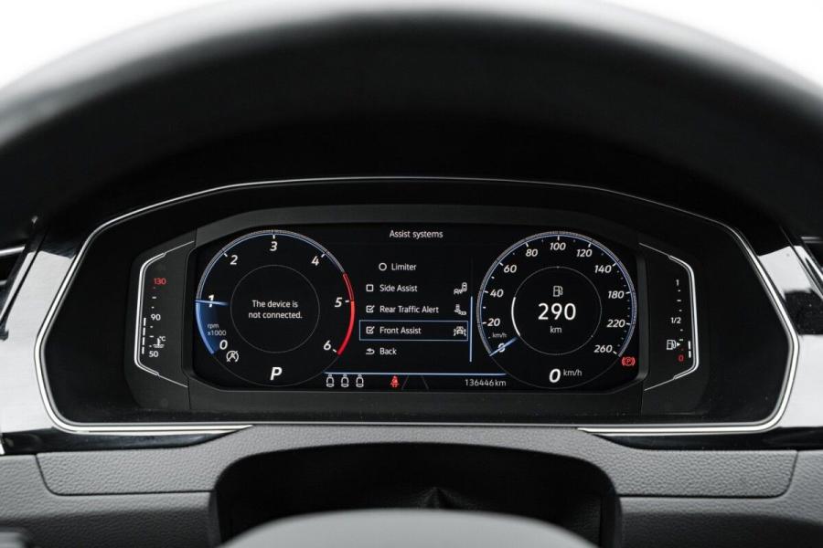 Melns Volkswagen Passat 2023 Rīga, ar dzinēja tilpumu 2.00 L un nobraukumu 136 tūkst. km par 23750 €, foto 23 vietnē AUTOMOTO.COM.LV