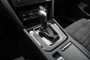 Melns Volkswagen Passat 2023 Rīga, ar dzinēja tilpumu 2.00 L un nobraukumu 136 tūkst. km par 23750 €, foto 26 vietnē AUTOMOTO.COM.LV