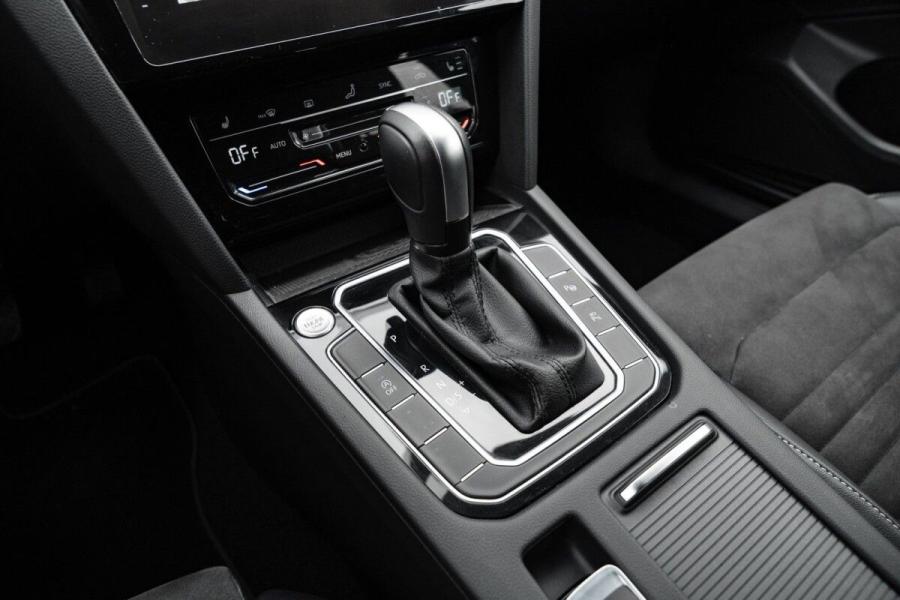 Melns Volkswagen Passat 2023 Rīga, ar dzinēja tilpumu 2.00 L un nobraukumu 136 tūkst. km par 23750 €, foto 26 vietnē AUTOMOTO.COM.LV