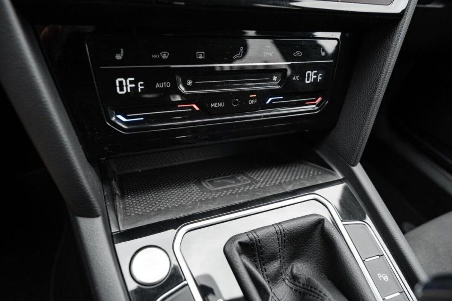 Melns Volkswagen Passat 2023 Rīga, ar dzinēja tilpumu 2.00 L un nobraukumu 136 tūkst. km par 23750 €, foto 27 vietnē AUTOMOTO.COM.LV