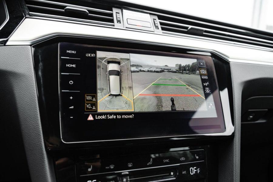 Melns Volkswagen Passat 2023 Rīga, ar dzinēja tilpumu 2.00 L un nobraukumu 136 tūkst. km par 23750 €, foto 28 vietnē AUTOMOTO.COM.LV
