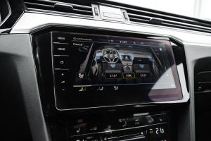 Melns Volkswagen Passat 2023 Rīga, ar dzinēja tilpumu 2.00 L un nobraukumu 136 tūkst. km par 23750 €, foto 30 vietnē AUTOMOTO.COM.LV