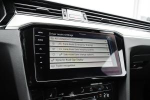 Melns Volkswagen Passat 2023 Rīga, ar dzinēja tilpumu 2.00 L un nobraukumu 136 tūkst. km par 23750 €, foto 33 vietnē AUTOMOTO.COM.LV