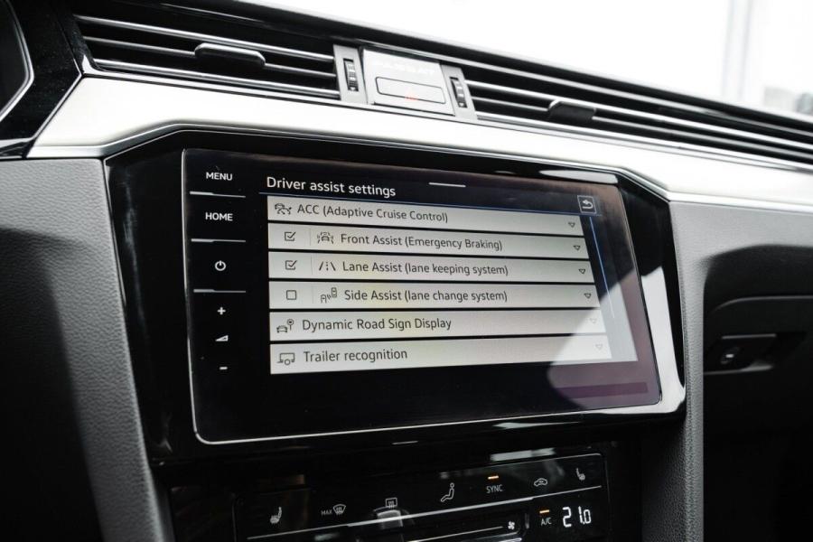 Melns Volkswagen Passat 2023 Rīga, ar dzinēja tilpumu 2.00 L un nobraukumu 136 tūkst. km par 23750 €, foto 33 vietnē AUTOMOTO.COM.LV