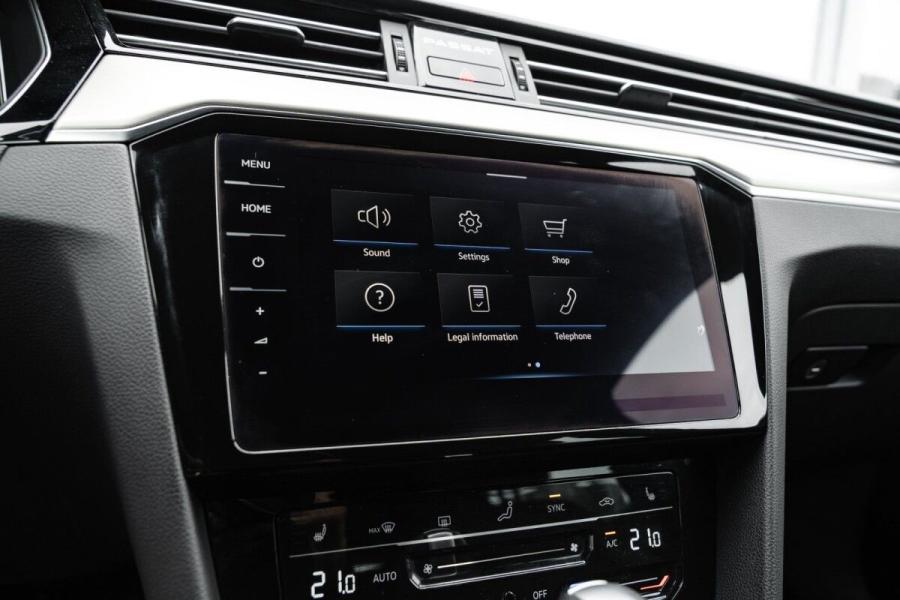 Melns Volkswagen Passat 2023 Rīga, ar dzinēja tilpumu 2.00 L un nobraukumu 136 tūkst. km par 23750 €, foto 35 vietnē AUTOMOTO.COM.LV