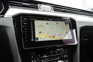 Melns Volkswagen Passat 2023 Rīga, ar dzinēja tilpumu 2.00 L un nobraukumu 136 tūkst. km par 23750 €, foto 36 vietnē AUTOMOTO.COM.LV