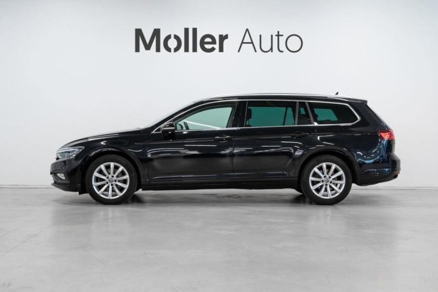 Black Volkswagen Passat 2023 in Vilnius, with an engine capacity of 2.00 L and mileage of 130 thousand km for 22100 €, photo 7 on AUTOMOTO.COM.LV