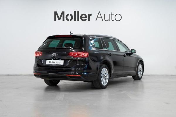 Black Volkswagen Passat 2023 in Vilnius, with an engine capacity of 2.00 L and mileage of 130 thousand km for 22100 €, photo 7 on AUTOMOTO.COM.LV