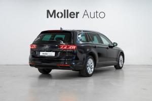 Black Volkswagen Passat 2023 in Vilnius, with an engine capacity of 2.00 L and mileage of 130 thousand km for 22100 €, photo 8 on AUTOMOTO.COM.LV