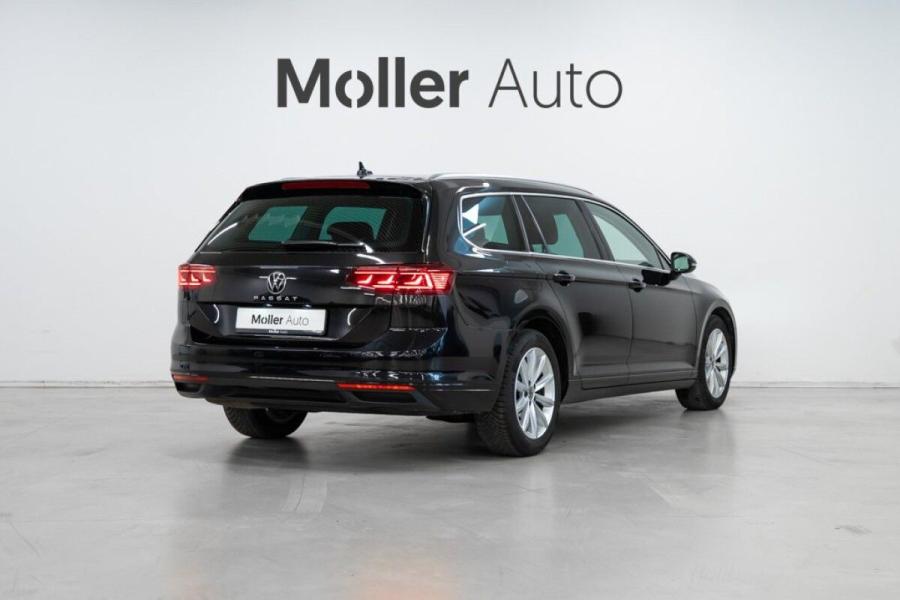 Black Volkswagen Passat 2023 in Vilnius, with an engine capacity of 2.00 L and mileage of 130 thousand km for 22100 €, photo 8 on AUTOMOTO.COM.LV