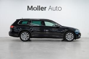 Black Volkswagen Passat 2023 in Vilnius, with an engine capacity of 2.00 L and mileage of 130 thousand km for 22100 €, photo 9 on AUTOMOTO.COM.LV