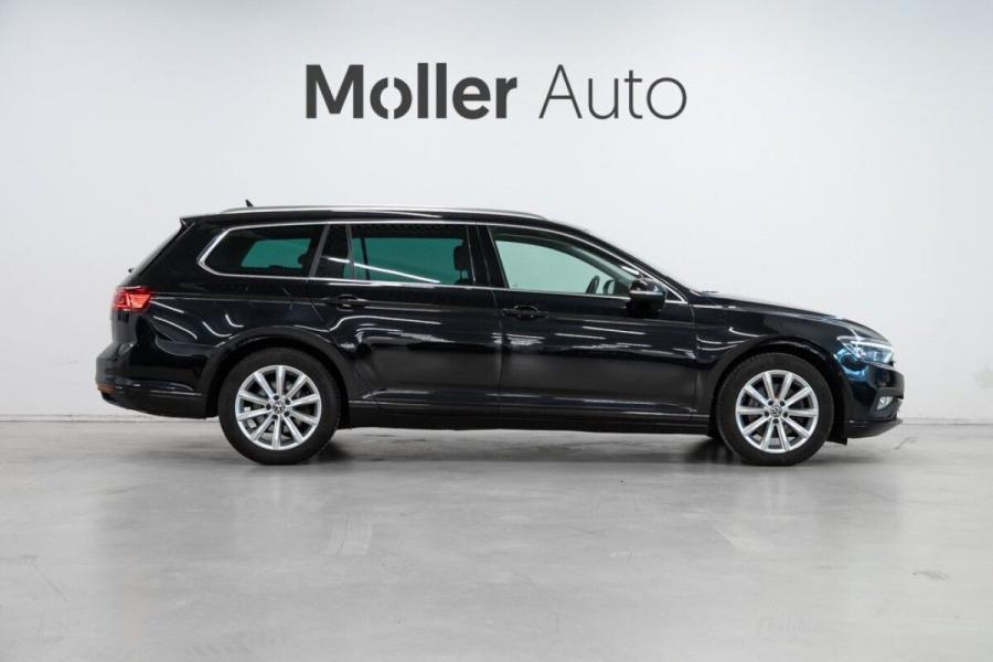 Black Volkswagen Passat 2023 in Vilnius, with an engine capacity of 2.00 L and mileage of 130 thousand km for 22100 €, photo 9 on AUTOMOTO.COM.LV