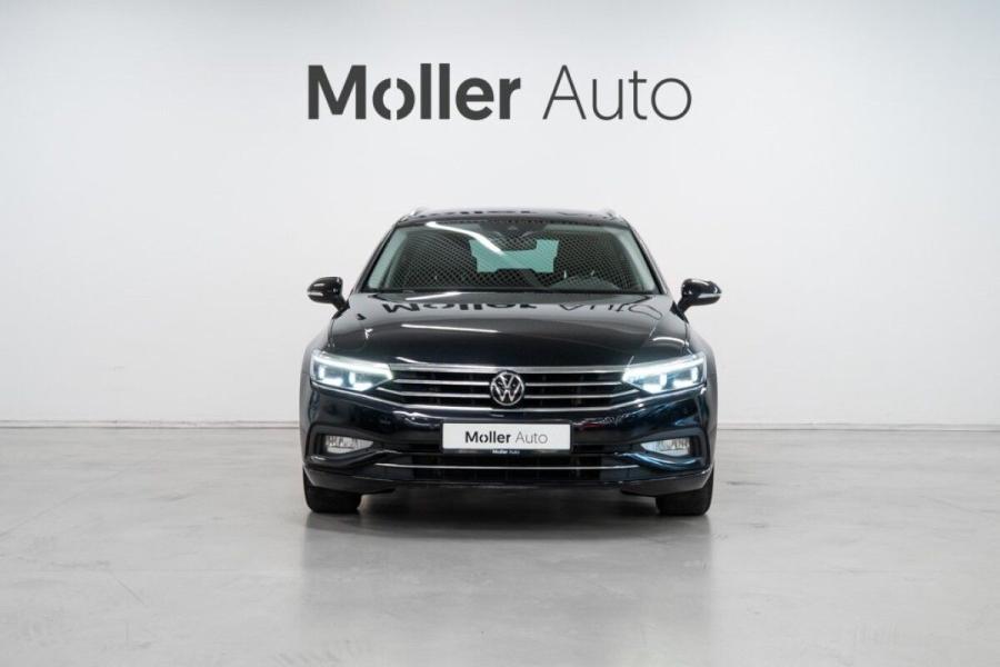 Black Volkswagen Passat 2023 in Vilnius, with an engine capacity of 2.00 L and mileage of 130 thousand km for 22100 €, photo 10 on AUTOMOTO.COM.LV