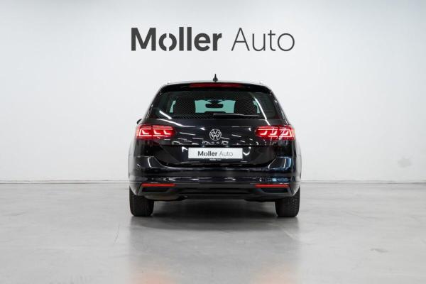 Black Volkswagen Passat 2023 in Vilnius, with an engine capacity of 2.00 L and mileage of 130 thousand km for 22100 €, photo 10 on AUTOMOTO.COM.LV