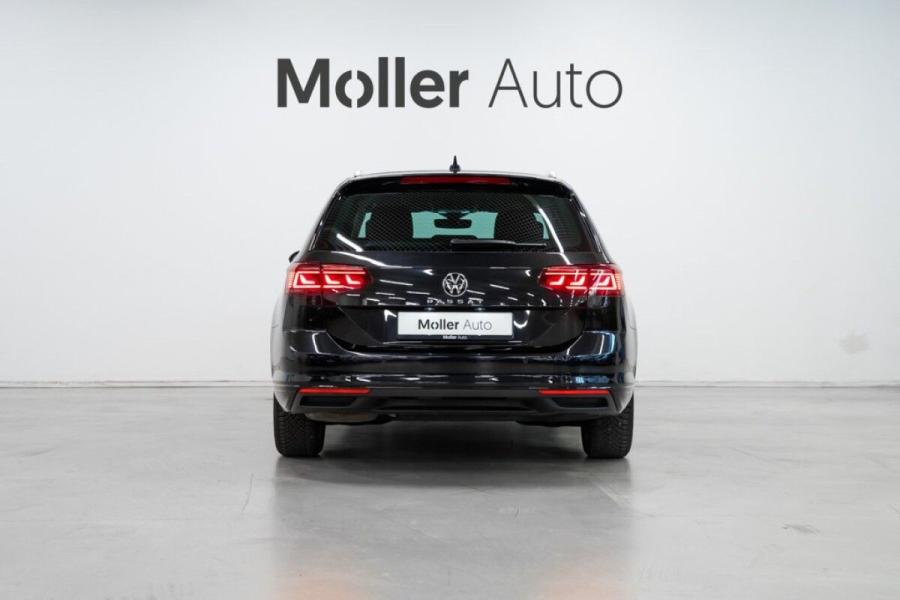 Black Volkswagen Passat 2023 in Vilnius, with an engine capacity of 2.00 L and mileage of 130 thousand km for 22100 €, photo 11 on AUTOMOTO.COM.LV